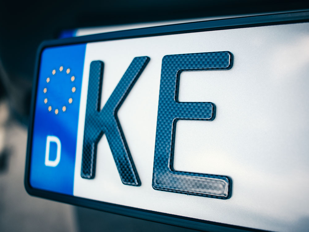 Kurzes 3D Kennzeichen in Carbon-Optik | Jetzt online konfigurieren