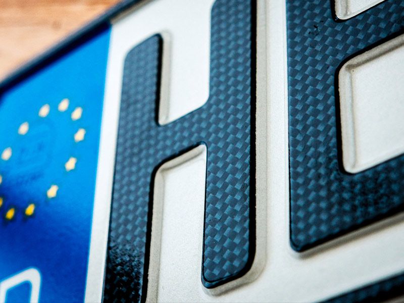 Kfz-Kennzeichen in Carbon Optik | Jetzt online bestellen